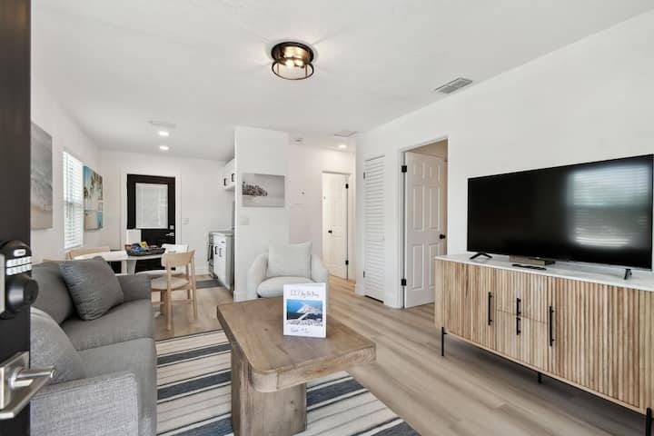 5 Minute Walk To Beach | Treasure Island | - Treasure Island, FL