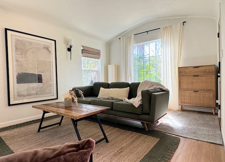 Private 3br Spanish Oasis In The Heart Of La - Los Angeles, CA
