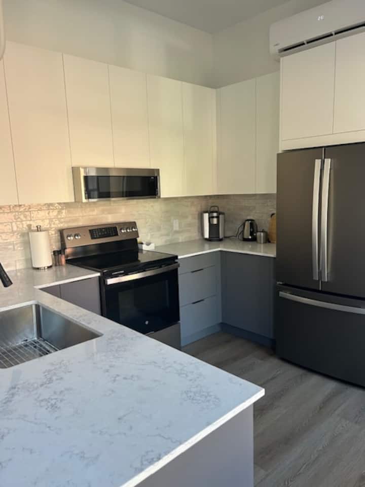 Stylish Uptown Apartment - Saint John