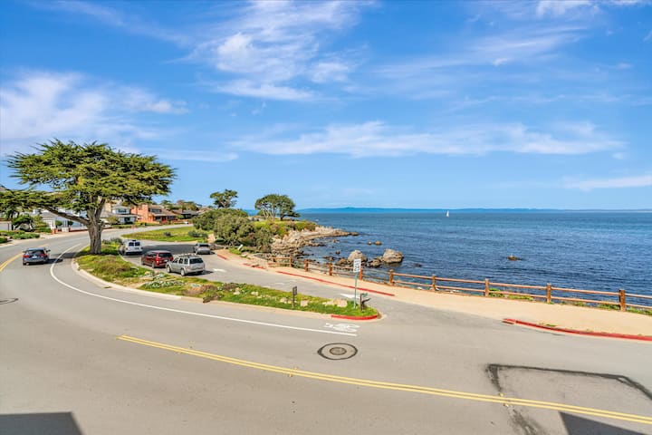Otter Cove Beach Front House - Monterey, CA