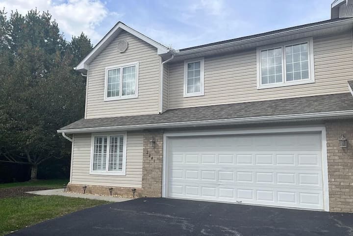 Beautiful Furnished Townhome - Blacksburg