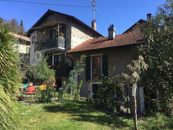 Schönes Rustico In Bester Lage - 2 Min An Den See - Brissago TI