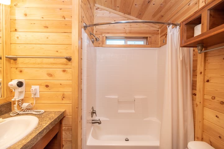 Boo Boo Bungalow - Thornton, CA