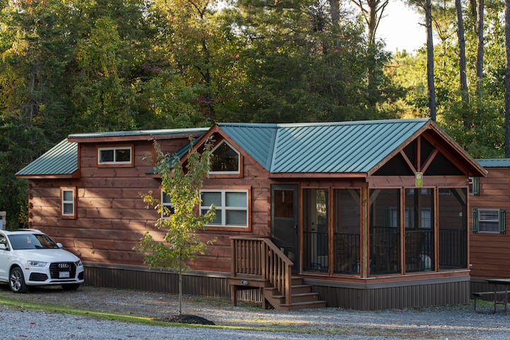 Premium Loft Cottage - Luray, VA