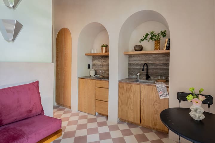 Design & Timeless Charm - Top 38 Coolest ‘Hood - Aéroport international de Mexico (MEX)