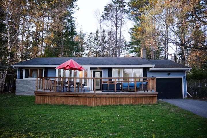 Santa's Village Muskoka Retreat - Kayaks, Hot Tub - Bracebridge