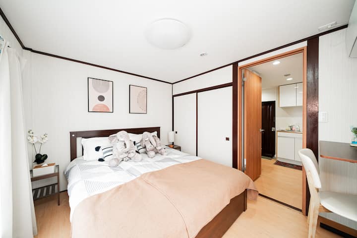 东京市中心新宿20分钟/大露台/1.6米大床/池袋圈地铁步行3分钟｜可加地铺｜最多3人 - Ikebukuro