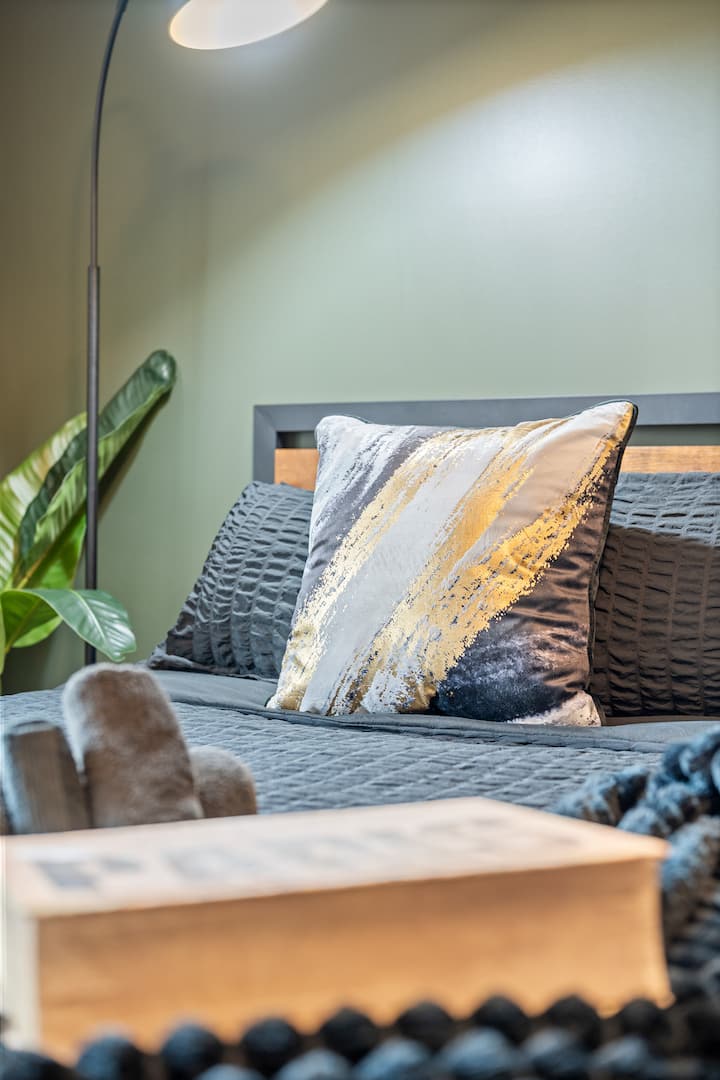 Luxe King 3br Suite—in North Raleigh! - Wake Forest, NC