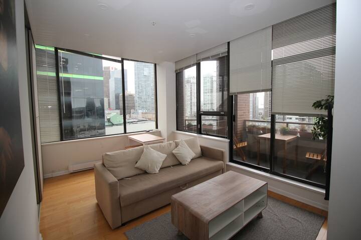 Jr. 2 Bedroom Central & Convenient - Vancouver