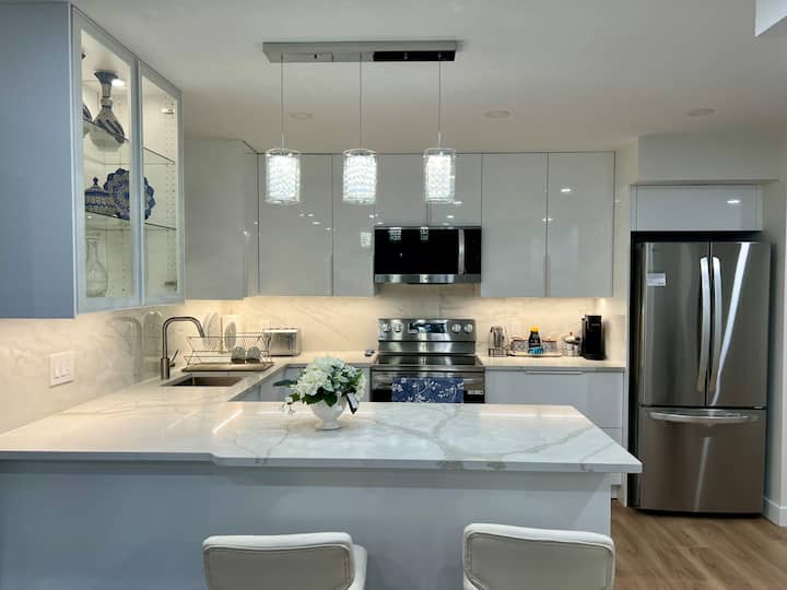 Spacious Home In North Vancouver - North Vancouver