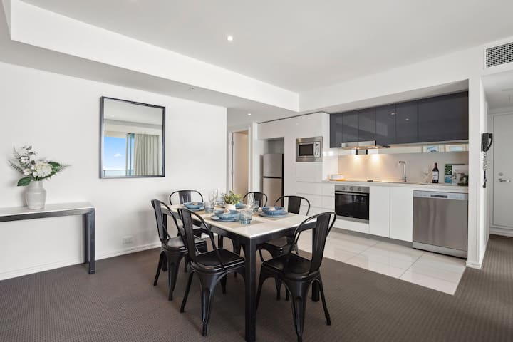 Comfy 2 Bedroom Ocean View Apartment - Q Stay - Surfers Paradise