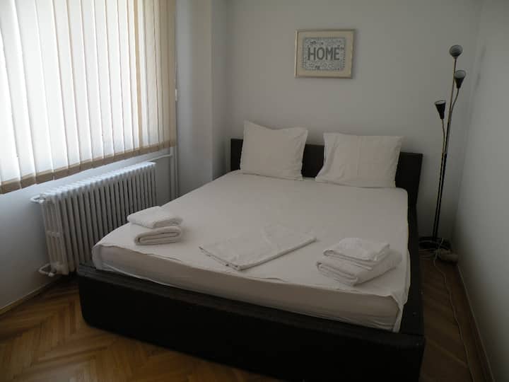 Downtown 2 Bedrooms Apt, Balcony, Amazing View - Bucharest