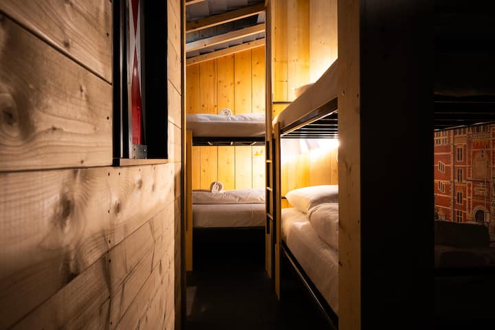 Budget 8-pack (No Windows) + Free Parking - Zaandam