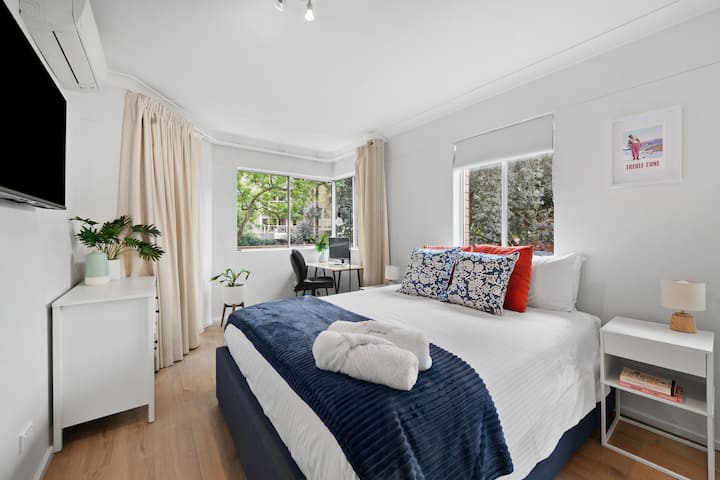 Rushcutters Bay Retreat With Balcony - New Listing - Sydney