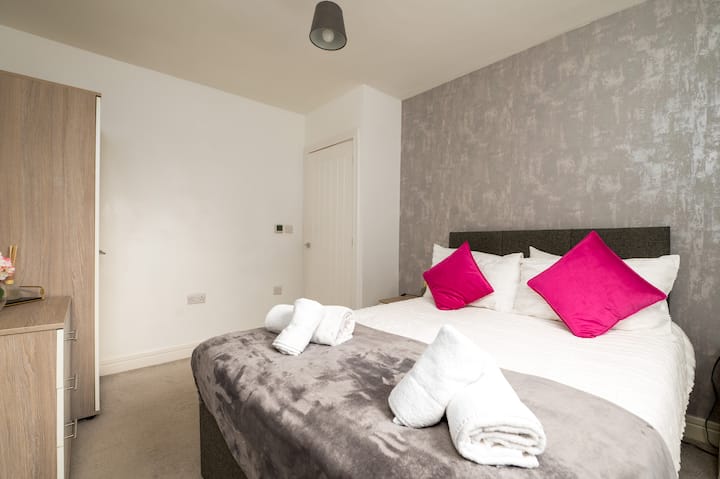 Freya's Flat - Hinckley