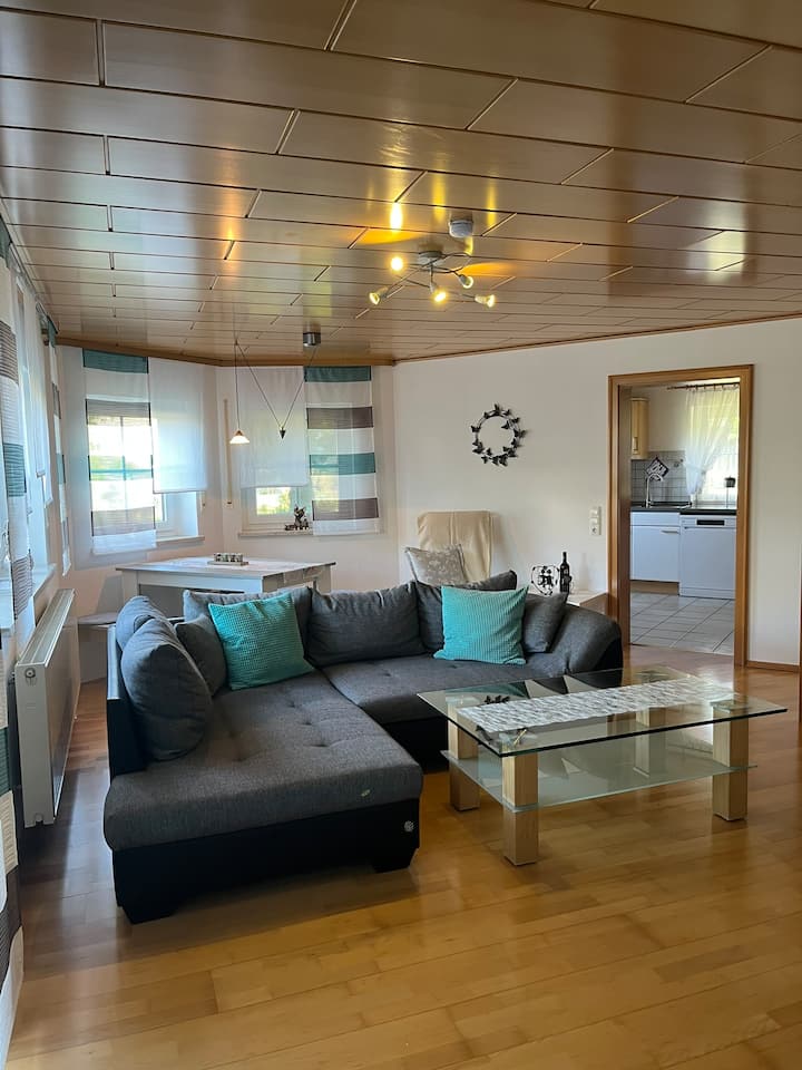 Gemütliche Wohnung Mit Terrasse - Hof