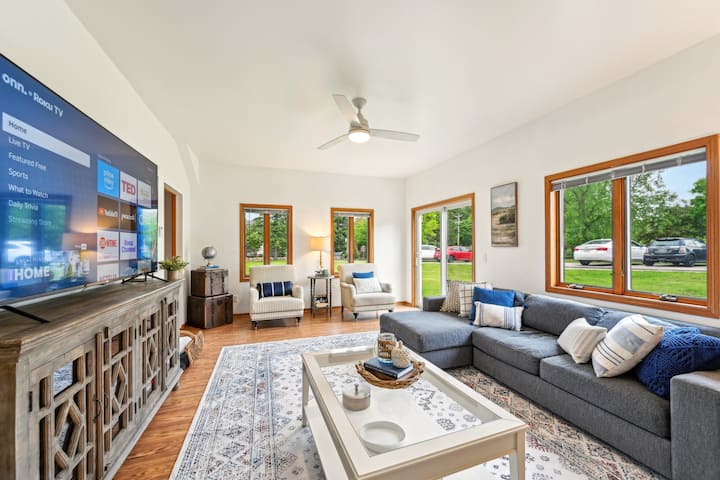 Canyon Cottage By Sundara & Wild Rock - Wisconsin Dells, WI