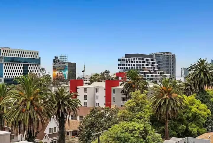 2br W Rooftop Pool & Hollywood Sign Views - Santa Clarita, CA