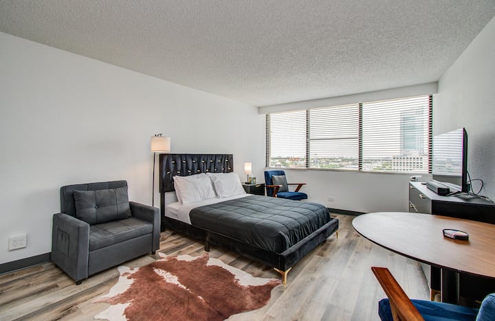 1 Bd Studio Apt|pool|gym|game Room|city Views - Houston