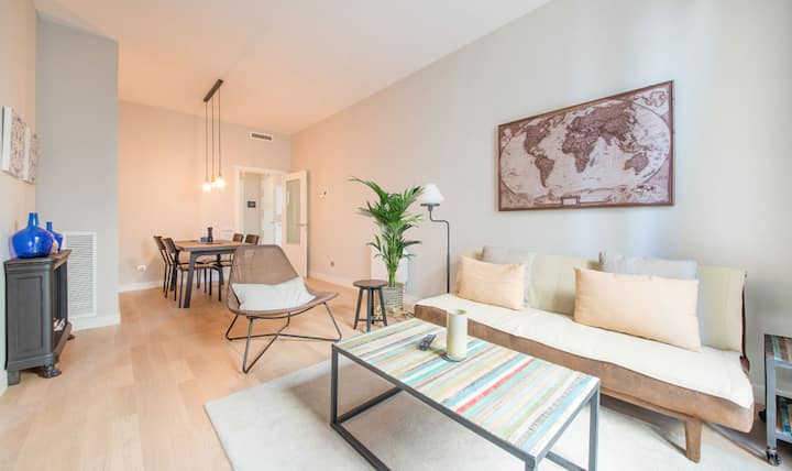 Central Three Bedroom Apartment With Pool - Barcelona