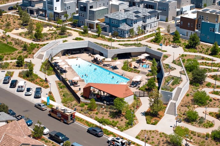Spacious Private Room Resort Style - Irvine, CA