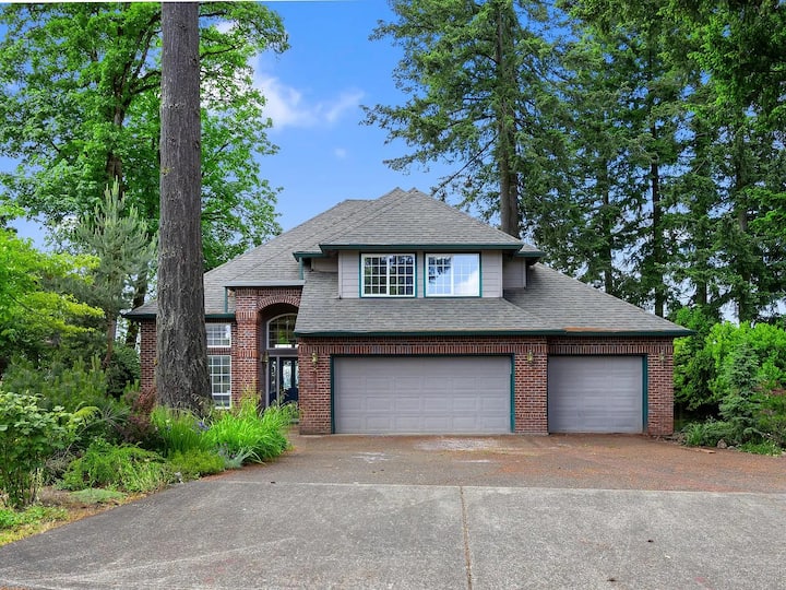 Million Dollar View, Luxury Home - Wilsonville, OR