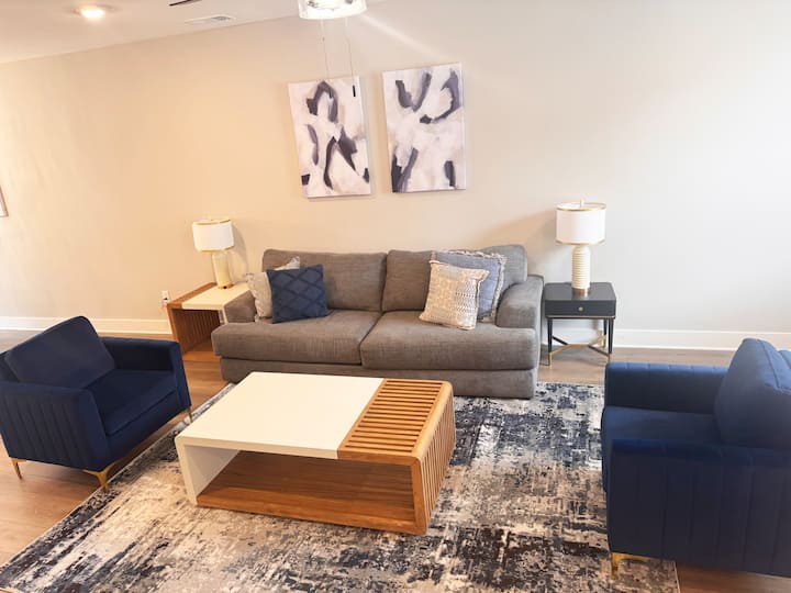 Big Living Room! Townhome For 6 - Lebanon, TN