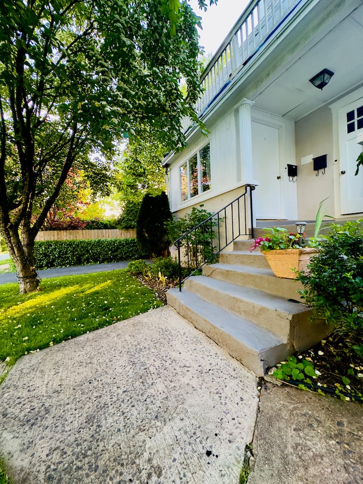 1br Haven W/ Private Deck - Walk Downtown - Princeton, NJ