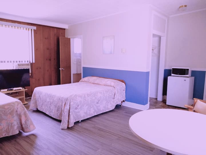 Two Double Bed With Bath - Gaspé