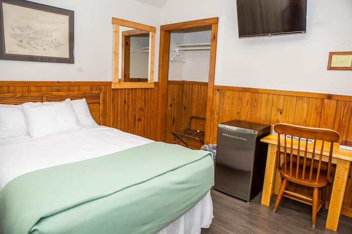 Montauk Lodge - Montauk State Park, Salem