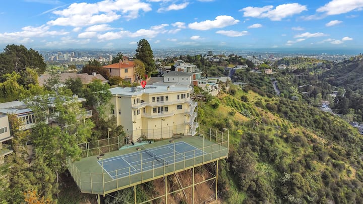 Bel Air Villa With Canyon And Partial Ocean Views - Los Angeles, CA