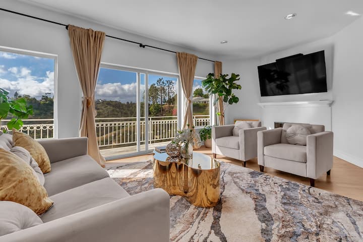 Bel Air Villa With Canyon And Ocean Views - ビバリー・ヒルズ, CA