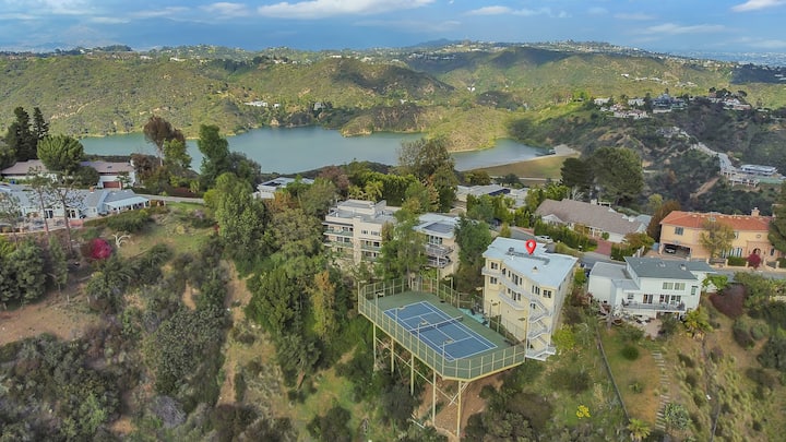 Bel Air Villa With Canyon And Partial Ocean Views - Los Angeles, CA