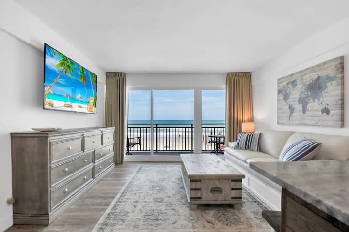 Oceanfront Charm - Daytona Beach - Daytona Beach, FL