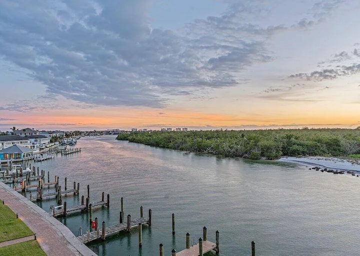 Waterfront Condo/ Marco Island – - Marco Island, FL