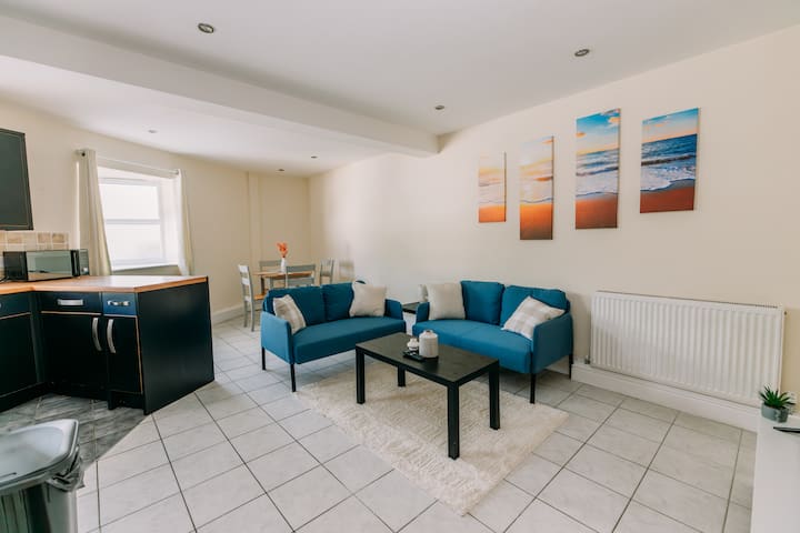 Chic 3 Bed Flat On Harbour Way - Folkestone