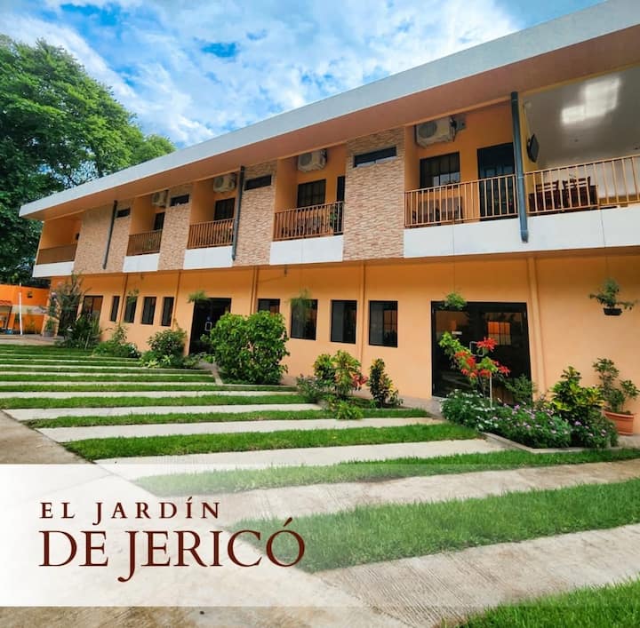 Large Spacious Home With Pool, Bar And 7 Bedrooms - El Salvador