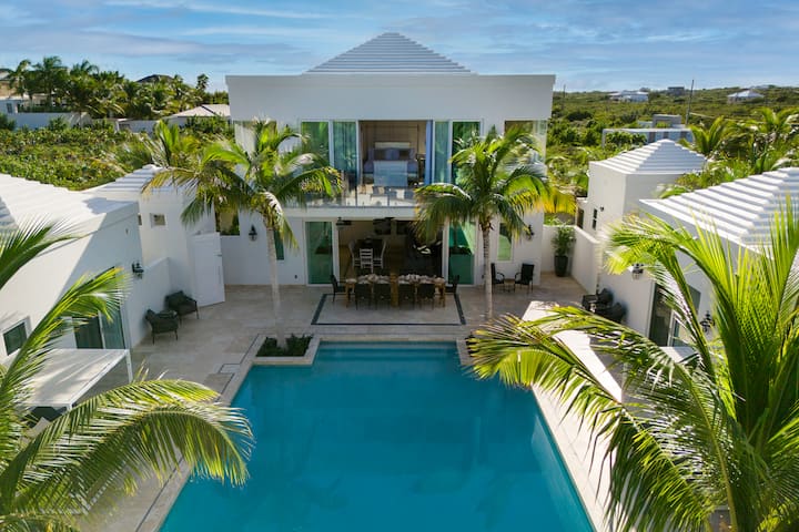 Cozy 5 Bedroom Villa With Butler - Turks and Caicos Islands