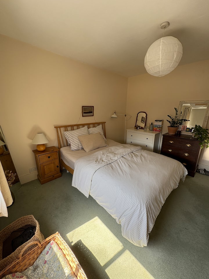 Double Room In Cosy Cottage - Kingston upon Thames
