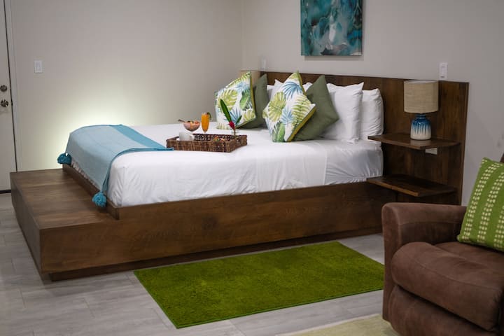 Roaring River Resort: King Suite - Belmopan