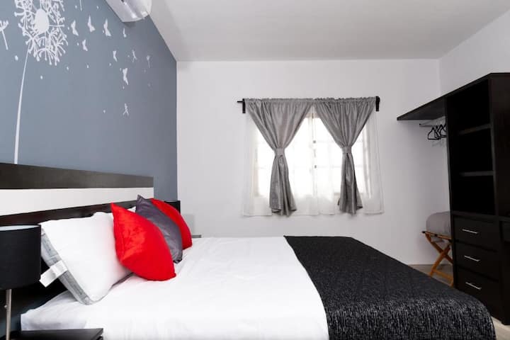 Suitepenthouse- King Bed-kitchen Aparhotel W/pool - Cancún