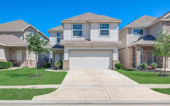 Cozy 4b Family Home, Video Games, Patio Projector - Katy