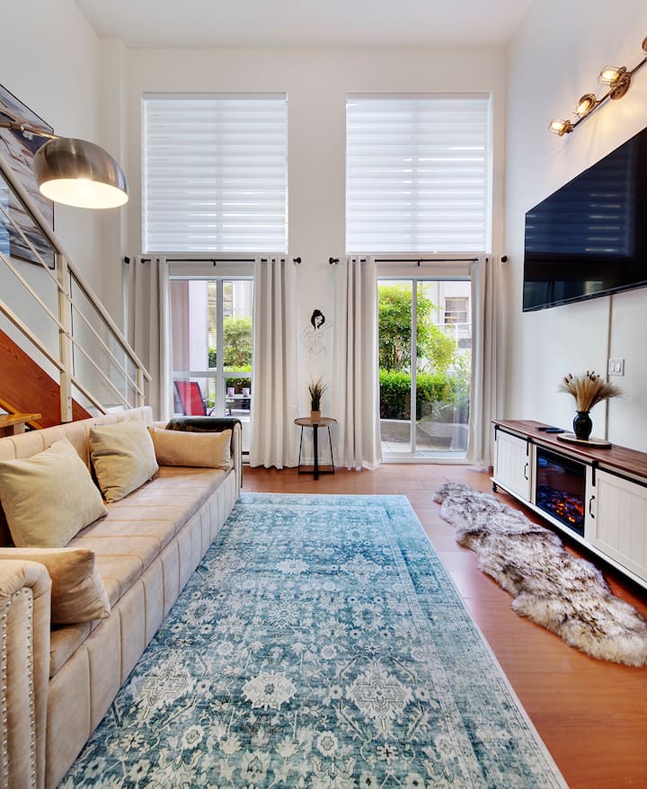Cozy Two-story Loft In Downtown - Vancouver