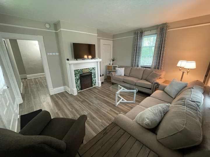 3 Bed 1 Bath Updated 1st Floor Near Uptown/campus - Camden, OH