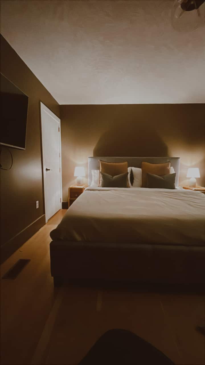 Frogsong House - King Suite - Duncan