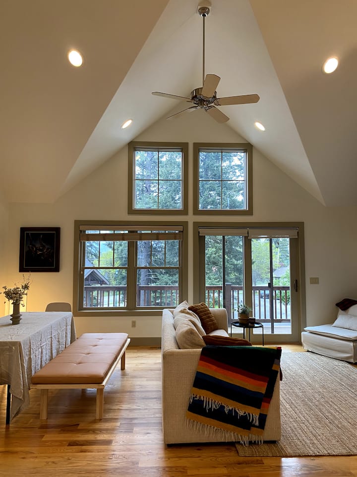 Mt Retreat W/hot Tub & Views, 10' To Ski, 3br - Whitefish, MT