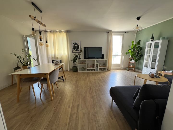Appartement Cosy 2 Chambres + Balcon - Ibis Budget Marseille Valentine