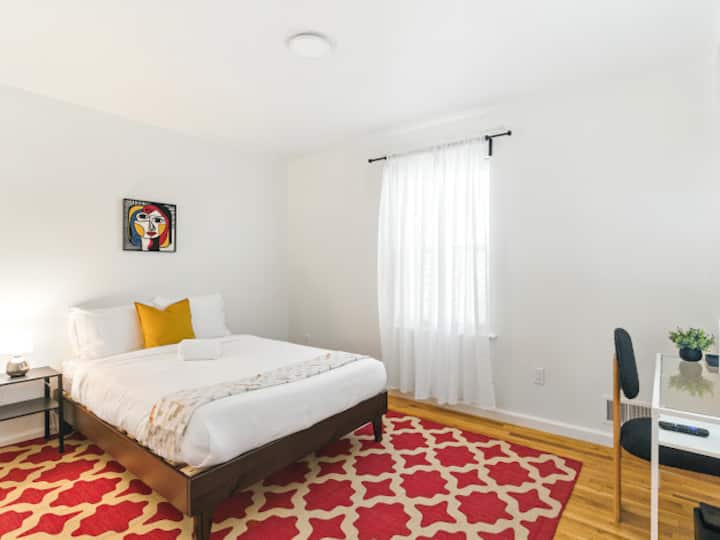 Colorful Room Near Nyc Transit - Jersey City, NJ