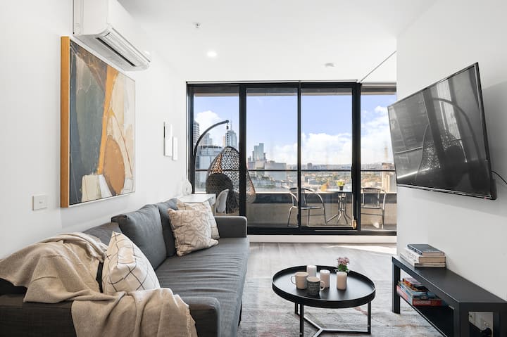 Elegant Cbd Waterfront Skyline View   
2br + Gym - Melbourne
