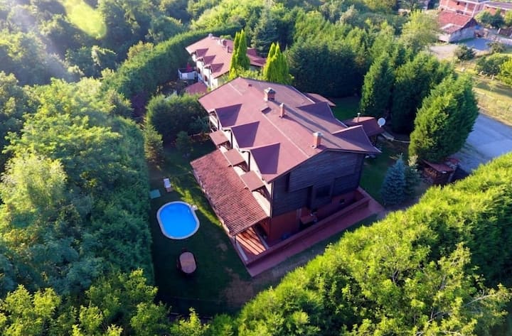 Lush 4br Timeless Villa With Pool In Nature - Sakarya